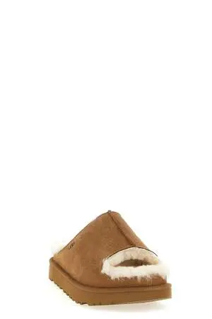 UGG Slide Central Seam Detail