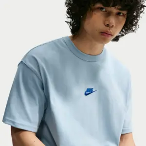 Nike Sportswear Premium Essentials T-shirt