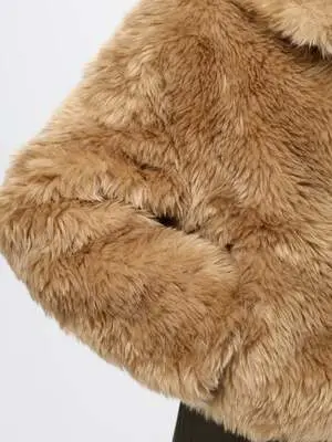 MEIMEIJ Cropped Faux Fur Jacket With A Classic Collar