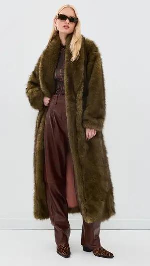 MUSE ASSEMBLY Amber Faux Fur Coat