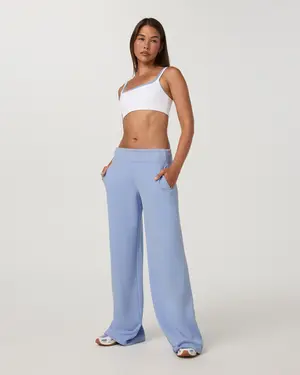 Vuori Sedona Midrise Wideleg Sweatpant Shorts - Celestial
