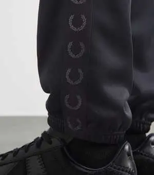 Fred Perry Contrast Tape Wreath Sweatpants