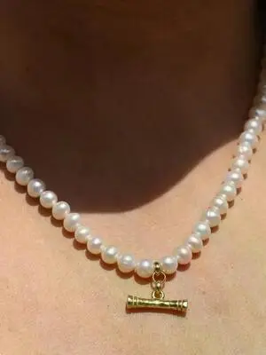 DOWER & HALL Nomad T-bar Pearl Necklace - Gold
