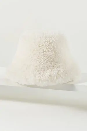 LUCKY ZONE Sherpa Fleece Cloche - Cream