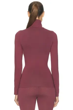 Perfect Moment Thermal Top In Burgundy