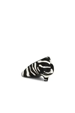 TOTEME Sharp Pony Hair Kitten Pump In Black