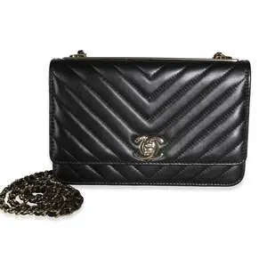 CHANEL Black Chevron Lambskin Trendy CC Wallet On Chain