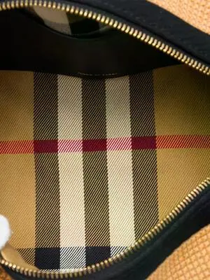 Burberry 2000-2017 Archive Crest Knit Toiletry Pouch Clutch Bag
