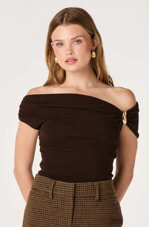 Astr The Label Lesley Knit Off Shoulder Top - Brown