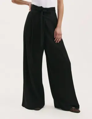FINERY LONDON Athena Short Tie Waist Wide Pants - Black