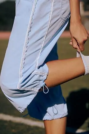 Daily Practice Nylon Mid Rise Capri Pants - Sky