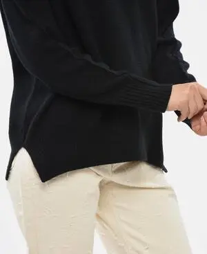 ALLUDE Crewneck Sweater
