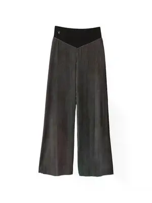 MACRON Elanor Plissé-effect Logo-patch Trousers - Black