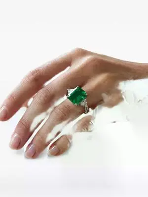 HYT JEWELRY Emerald And Diamond Ring - Silver