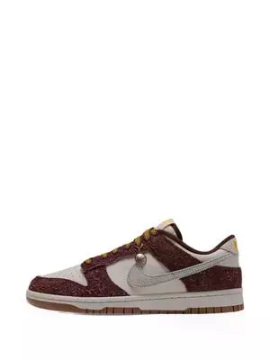 Nike Dunk Low Sneakers - Brown