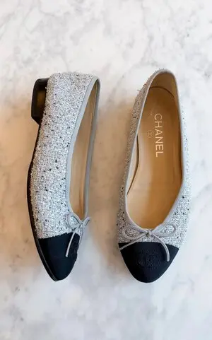 DEAR CLEMENTINE VINTAGE Chanel Grey Tweed & Black Cc Ballet Flats