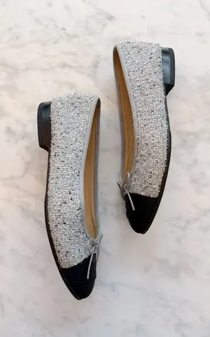 DEAR CLEMENTINE VINTAGE Chanel Grey Tweed & Black Cc Ballet Flats