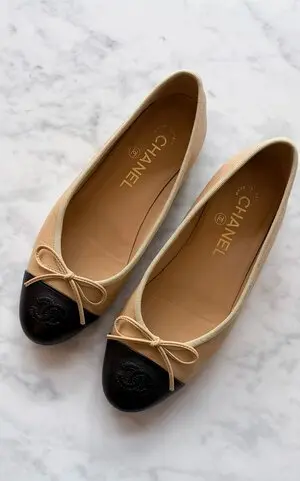 DEAR CLEMENTINE VINTAGE Chanel Beige & Black Two Tone Ballet Flats