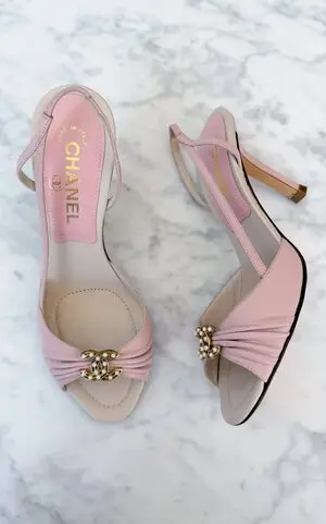 DEAR CLEMENTINE VINTAGE Chanel Blush Pearl Cc Logo Slingback Heels