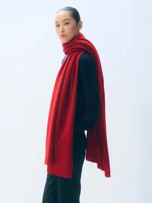 WHITE & WARREN Cashmere Travel Wrap In Size - Red