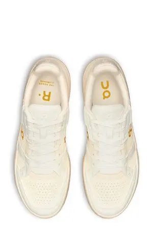 On The Roger Clubhouse Ace Sneaker - Ivory/dew