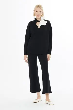 GIZIA Floral Detail Knit Blouse