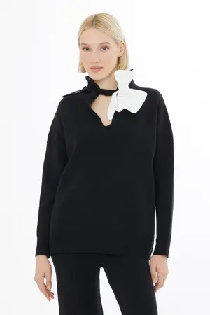 GIZIA Floral Detail Knit Blouse