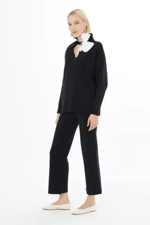 GIZIA Floral Detail Knit Blouse