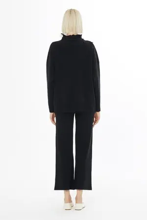 GIZIA Floral Detail Knit Blouse