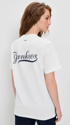 Sporty & Rich Yankees Curve T-shirt