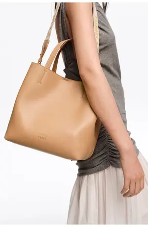 Bimba Y Lola Medium Leather Tote Bag With Magnetic Closure