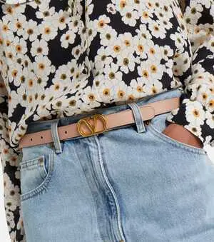 Valentino Garavani Vlogo Reversible Leather Belt - White