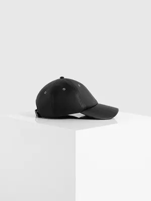 Manière De Voir Vegan Leather Cap - Black