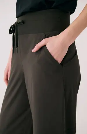 LOLE Soft Crop Cargo Pants - Olive