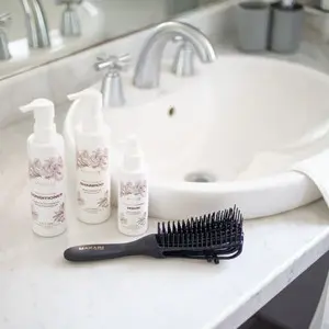 MAKARI Hair Set Including Shampoo + Conditioner + Serum + Hair Brush