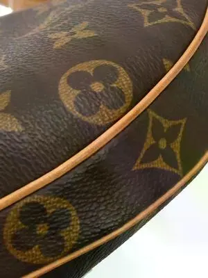 LOUIS VUITTON 2002 Pm Croissant Shoulder Bag - Brown