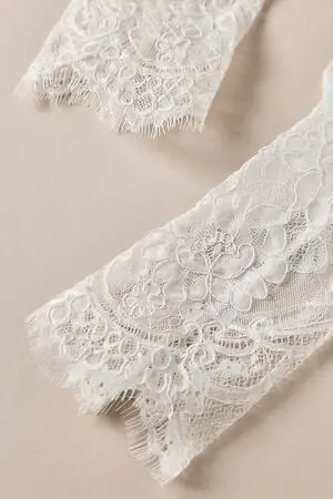 UNTAMED PETALS Madeline Fingerless Lace Gloves