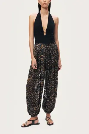 NOCTURNE Halter Top With V-neck