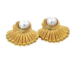 GEMINI JEWELRY 18k Gold Plated Crystal Pearl Shell Stud Earrings