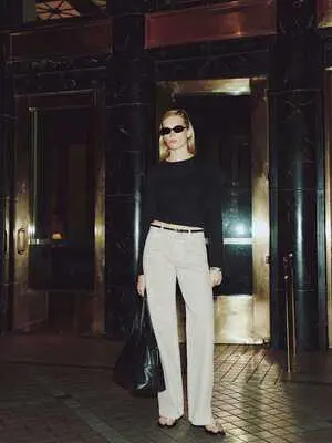 REFORMATION Lian Cashmere Crewneck Sweater - Black