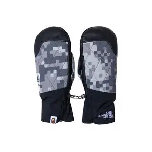 A BATHING APE X Kazuki Kuraishi Pixelate Camo Polar Fleece Gloves - Black
