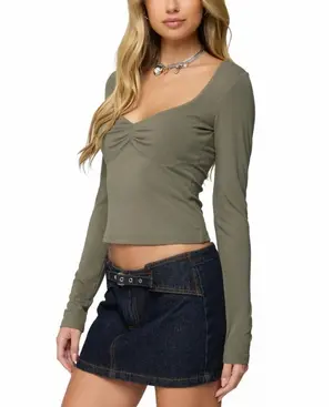 EDIKTED Zelly Deep V Scoop Neck Top