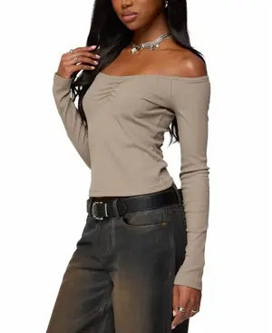 EDIKTED Cambria Ribbed Off Shoulder Top