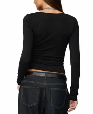 EDIKTED Lacey Keyhole Top