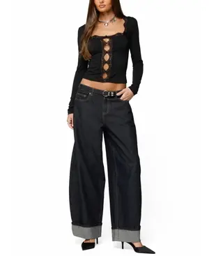 EDIKTED Lacey Keyhole Top