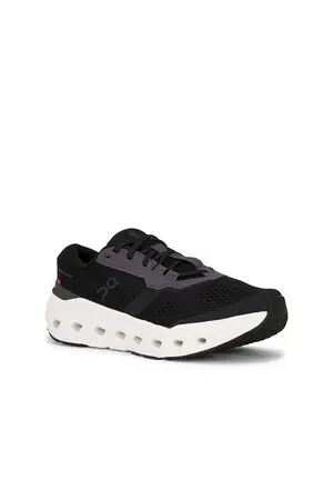 On Cloudrunner 3 - Black & Ivory