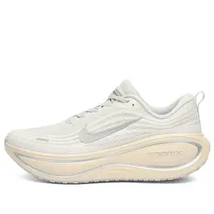 Nike Vomero Plus Sneakers