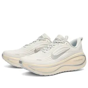 Nike Vomero Plus Sneakers