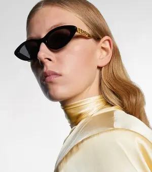 Fendi Graphy Cat-eye Sunglasses