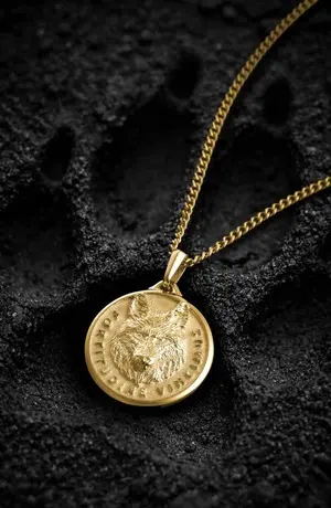 VINCERO Wolf Medallion Pendant Necklace